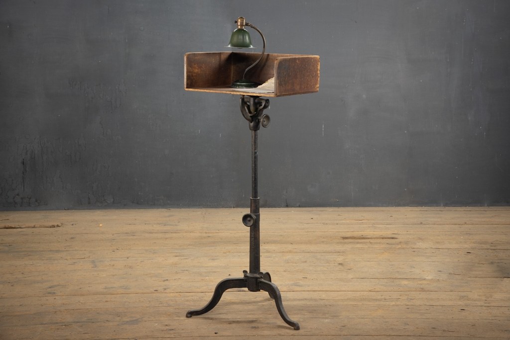 Willson Shop Merchant Desk Podium : Factory 20